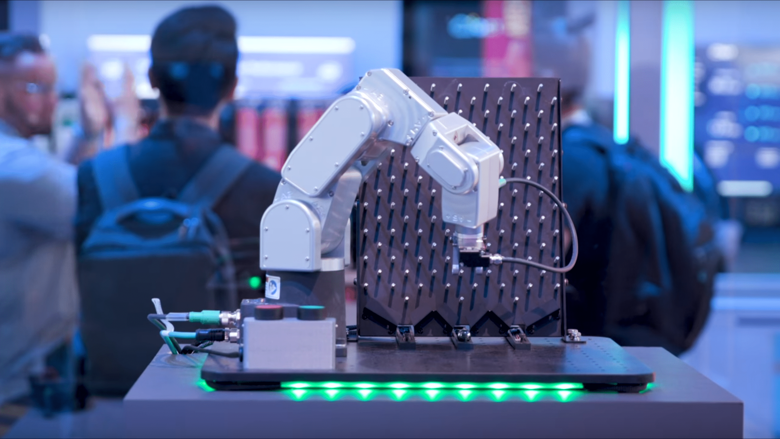 Linking the Meca500 and external devices through Python - IP Tech